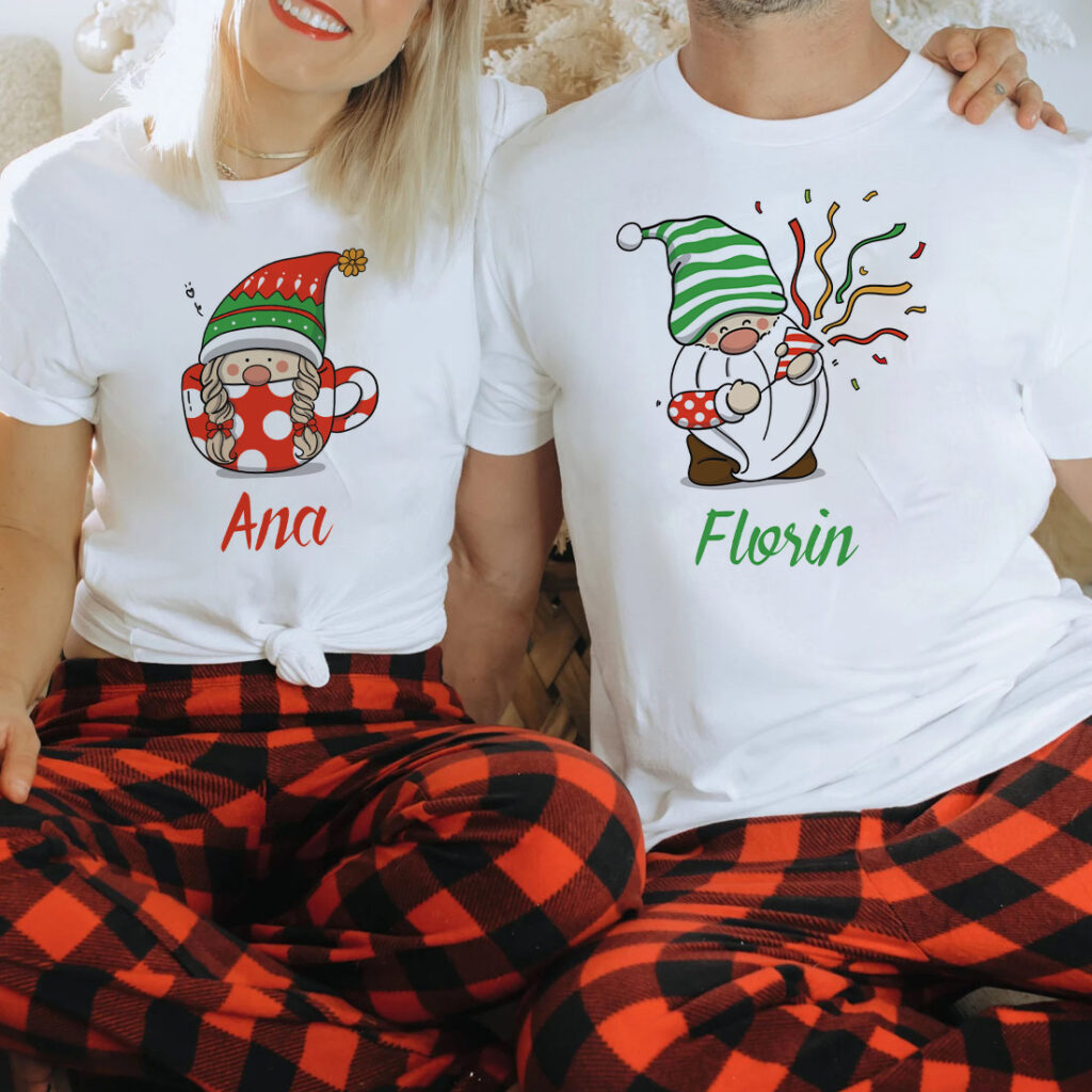 Tricouri de Crăciun Cuplu Elfi personalizate cu nume - Uniq-gift.ro